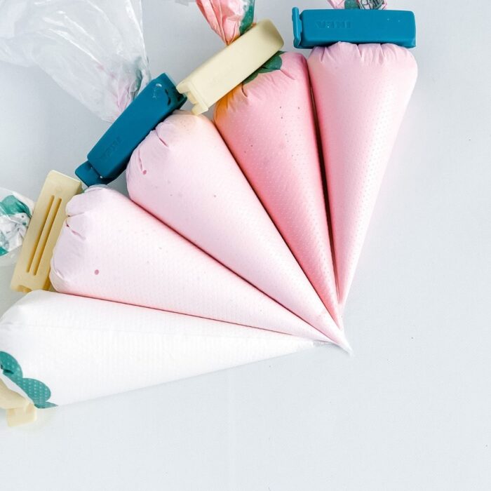 The Ultimate Guide to Royal Icing Cookie Decorating {For Beginners}