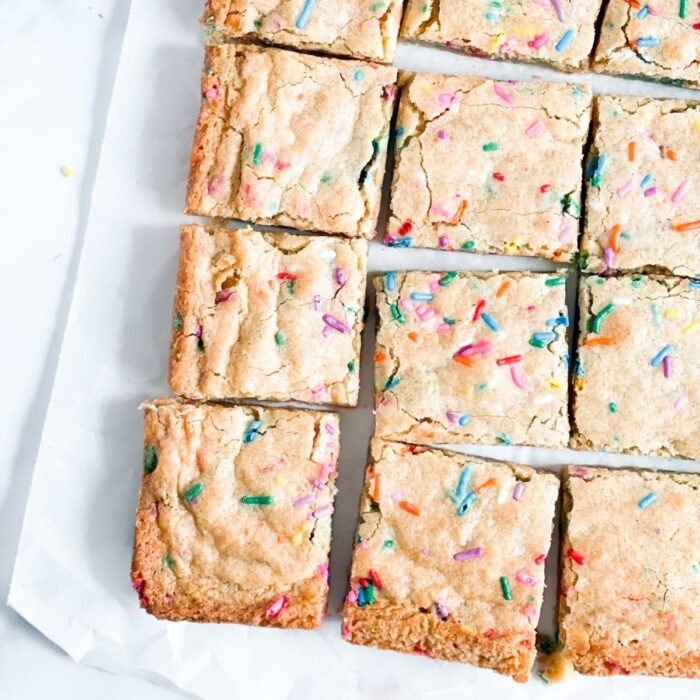 Easy White Chocolate Blondie Recipe (aka Blonde Brownies) - The Frosted ...
