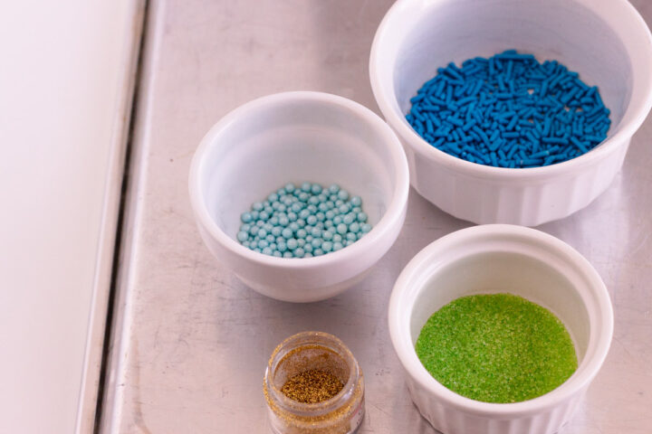 How to Add Sprinkles and Sanding Sugar to Cookies - The Frosted Kitchen