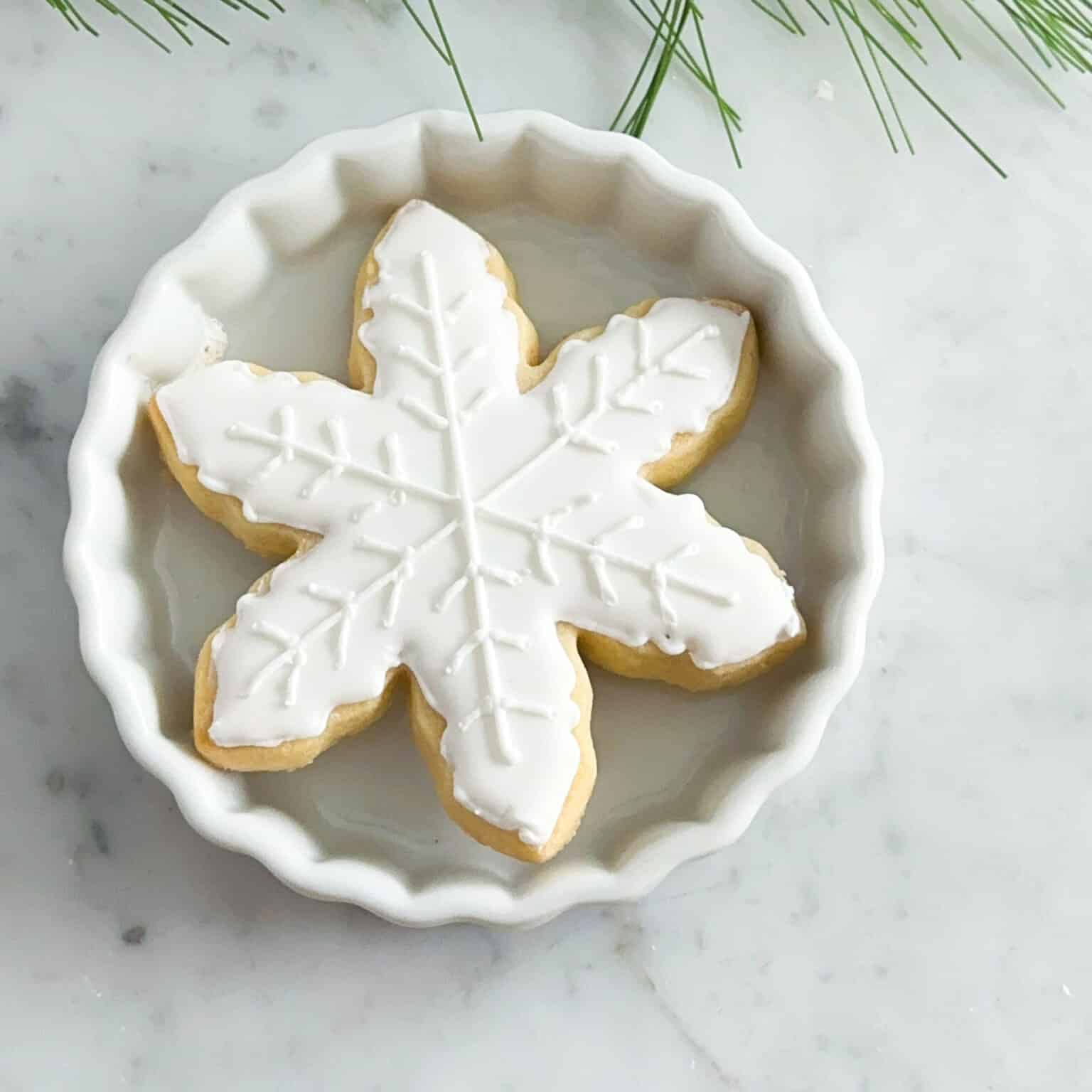 Decorated Snowflake Christmas Cookie Ideas - The Frosted Kitchen